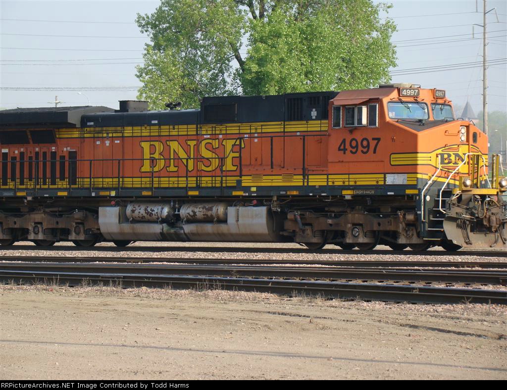 BNSF 4997